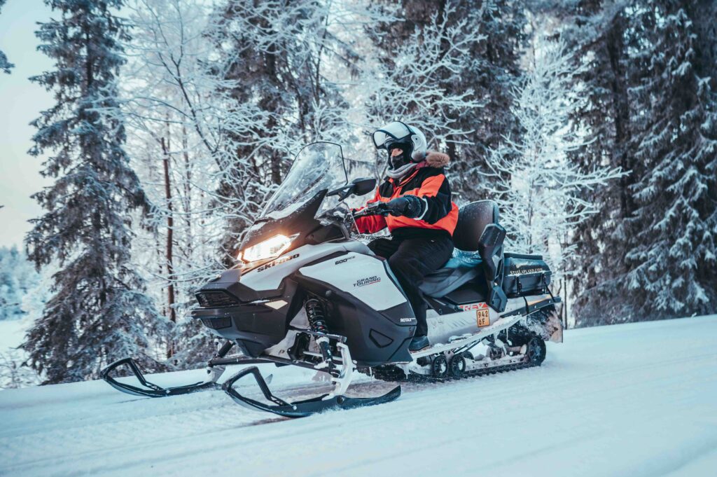Kuoksa Husky & Snowmobile Adventure - StayLapland